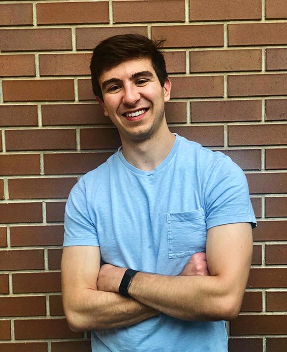 This College Kid is Using Grindr To Hook Up… HIV Testing