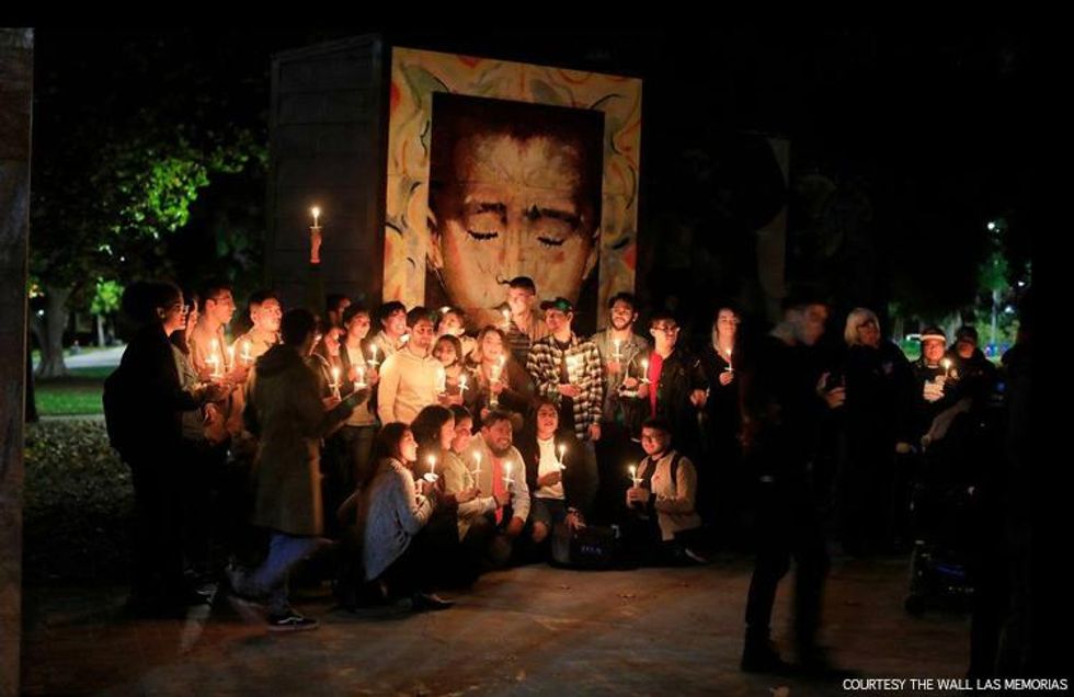 Conozca al latino dedicado detrás del monumento histórico contra el ...